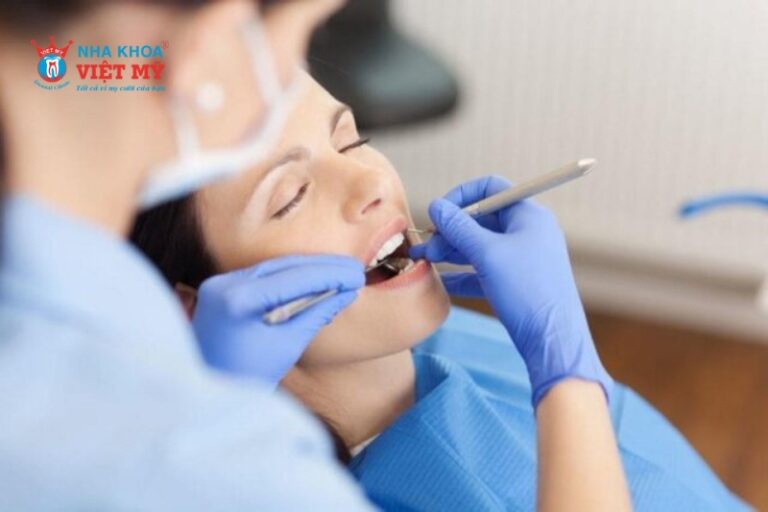 Mọc mụn ở lợi chân răng có nguy hiểm? Cách điều trị